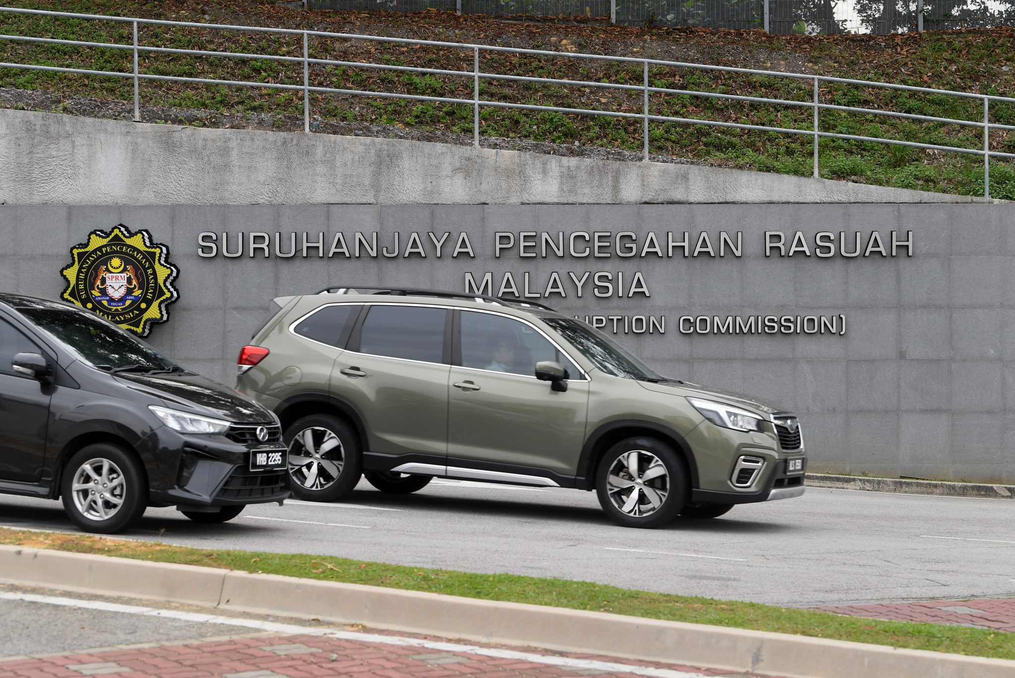 Penguasa kanan SPRM guna US$6.94 juta wang rampasan beli aset mewah ...