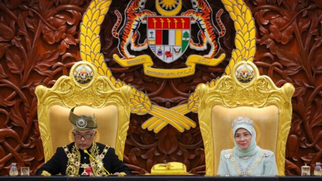 Agong, Raja Permaisuri berkenan hadiri istiadat pertabalan Raja Charles III di London - TVS